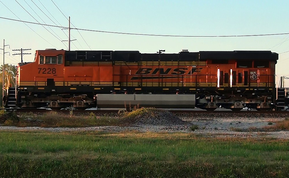 BNSF 7228
